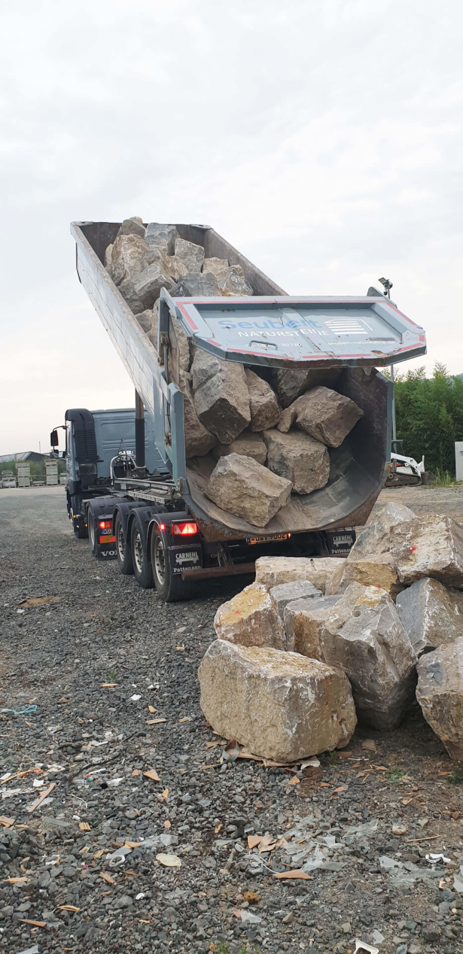 Lieferung - Seubert Natursteine